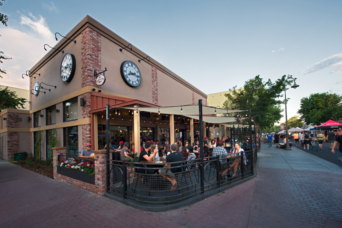 Burgers & Brew | Photos | Dine & Drink | Restaurants | Downtown Chico, CA