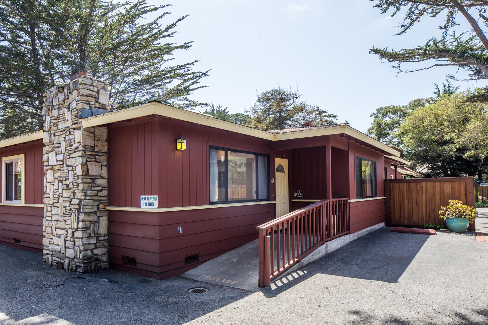 Two Bedroom Cottage Two Baths (Andril Fireplace Cottages)